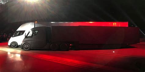 Tesla divulga carro aceleração mais rápida e caminhão elétrico