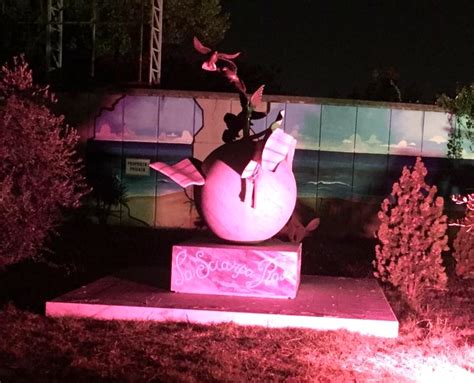 Prevenzione Del Tumore Al Seno Il Monumento Della Sciarpa Rosa S