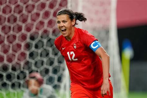 Ai là cầu thủ ghi nhiều bàn thắng nhất cho ĐTQG Ronaldo có hơn Messi
