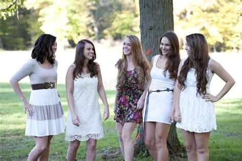 Groupe De Jeunes Filles Photo Stock Image Du Caucasien 42901162