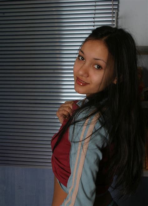 Kamilla Exposes Inhotpic