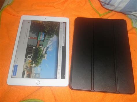 Apple iPad Air 2 Wi Fi 16GB MGLW2J A SILVER CASE SET iPad本体 売買された