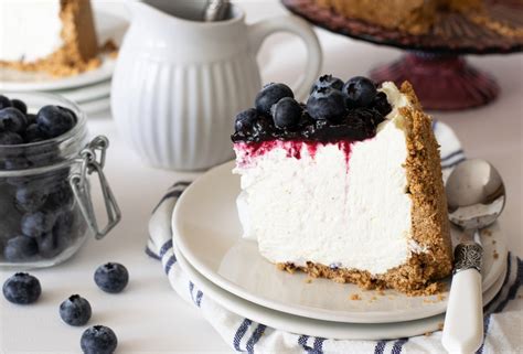 Tarta de queso con arándanos fácil de hacer fría sin horno