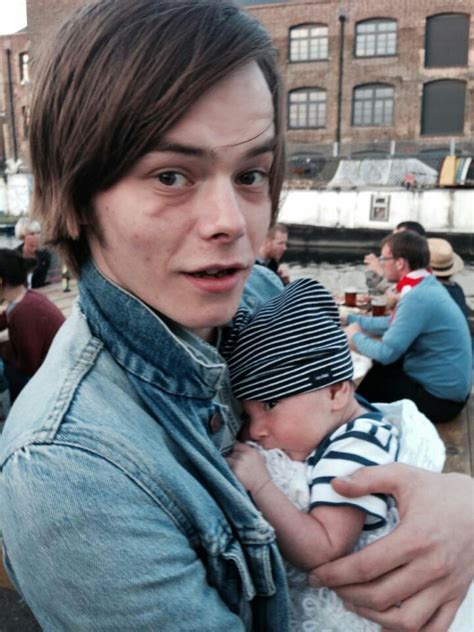 Charlie Heaton Enfant Archives Médias Célèbres