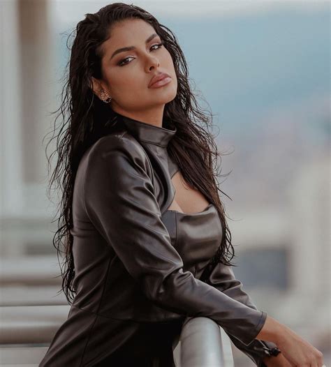 Munik Nunes Para A Web Ensaio De Cabelos Molhados Vogue Celebridade