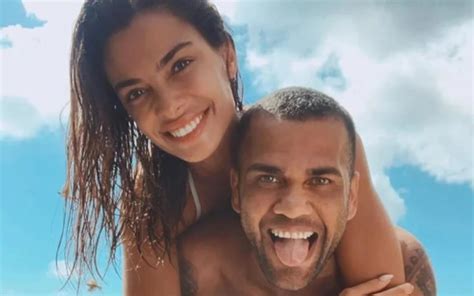 Daniel Alves dará quinta versão para acusação de estupro na Espanha