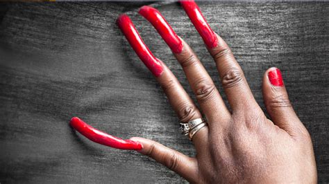 63 Year Old Black Woman Sets Record For World S Longest Fingernails