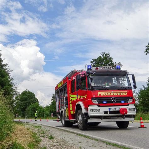 2023 06 10 Straße reinigen THL 1 Feuerwehr Tacherting