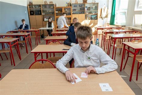 Uczniowie Na Egzaminie Strefa Edukacji