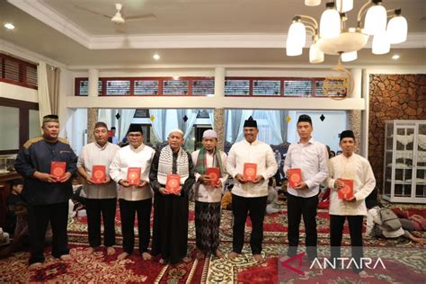 Pj Gubernur Babel Serahkan 1 500 Al Quran Di Ponpes Bangka ANTARA News