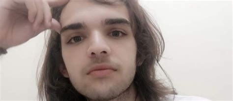 Câmera flagrou momento em que jovem trans foi esfaqueada no centro de