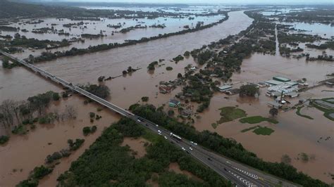 Un ciclón extratropical azota el sur de Brasil con fuertes lluvias