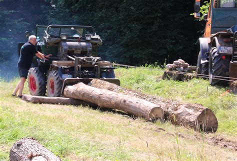 Unimog Community on Twitter Einsatzdemonstration Holzrücken