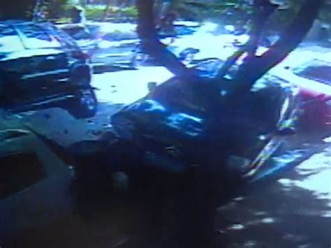 G Idosa Passa Mal Ao Volante Bate Em Carros Parados E Capota Em Sp
