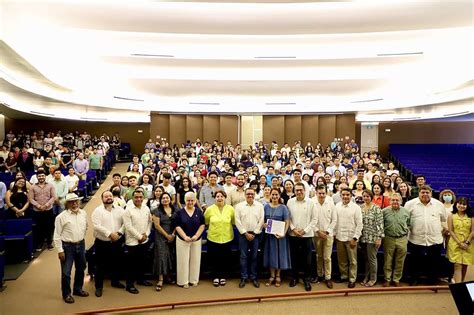 Llevan La Historia Del Congreso Del Estado A Universitarios De La Uady