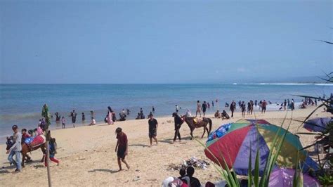 Wisatawan Terseret Ombak Di Pantai Santolo Garut Tiga Selamat Dua