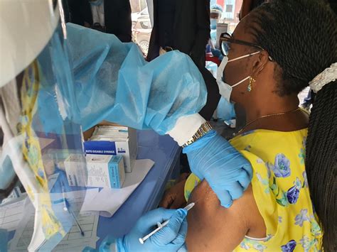 La Vaccination Contre Le Coronavirus Covid A Commenc En R Publique
