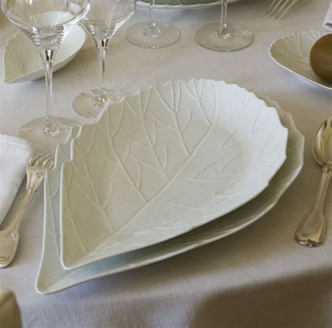 Assiette de présentation AUBÉPINE Jacques Pergay en porcelaine de