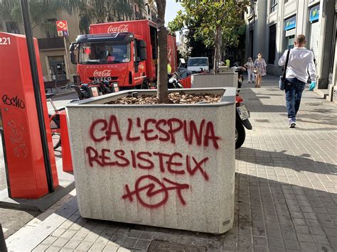 Los Mossos impiden una nueva ocupación en el bloque Ca lEspina de Gracia
