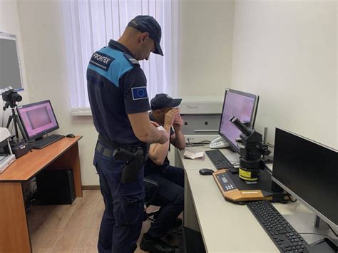 Soferul Unui BMW A Incercat Sa Intre In Tara Cu Un Permis De Conducere