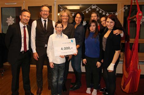 Weihnachtsspende F R Vorarlberger Kinderdorf Newsroom Hypo Vorarlberg