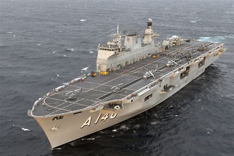 Maior navio de guerra da América Latina atraca pela primeira vez em Belém