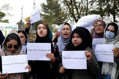 Afghanistan manifestation de femmes à Kaboul pour dénoncer le silence