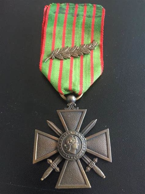 Deux médailles Croix de Guerre Première Guerre Mondiale France Croix