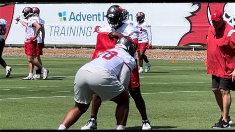 Tristan Wirfs Practices At Left Tackle At Otas And Discusses The Big