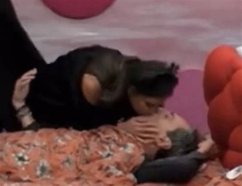 GF Vip 7 Bacio Tra Attilio Romita E Sarah Altobello