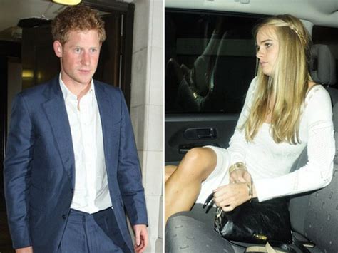 Príncipe Harry é visto aos beijos modelo em Londres Breast