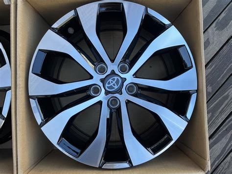 Felgi Aluminiowe 17cali Toyota Auris Avensis Corolla RAV4 5x114 3