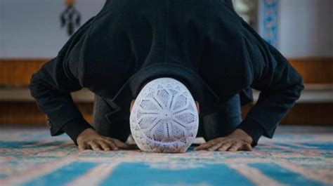 Güneş tutulmasında hangi namaz kılınır Küsuf namazı nasıl kılınır kaç