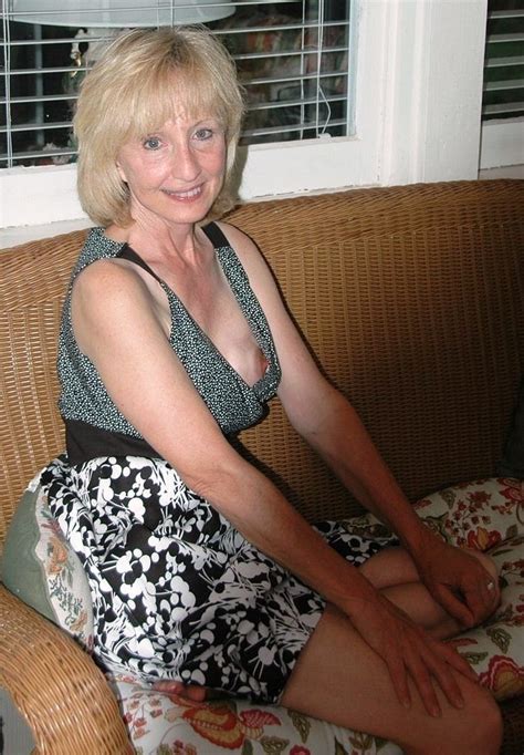 Granny Amateur Big Tits Wife Shows Big Boobs