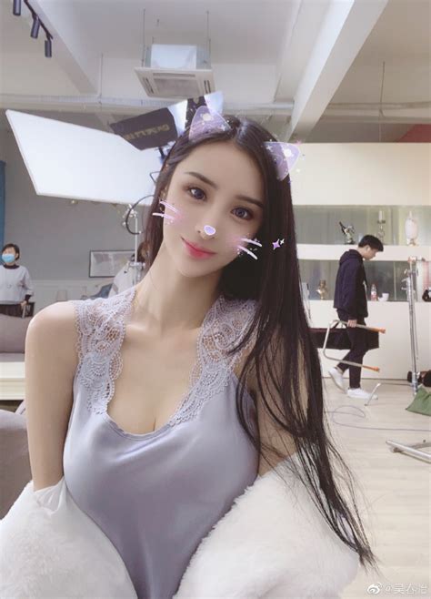 网红美女模特吴春怡迷人写真美照欣赏啊