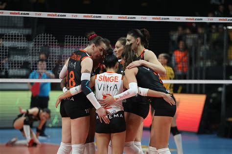 Derbinin galibi Eczacıbaşı Dynavit Voleybolun Renkli Dünyası