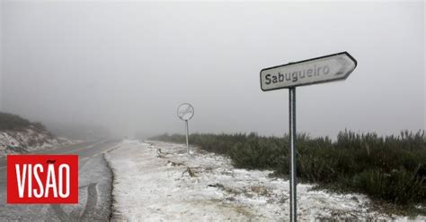 Visão Neve fecha estradas no maciço central da serra da Estrela