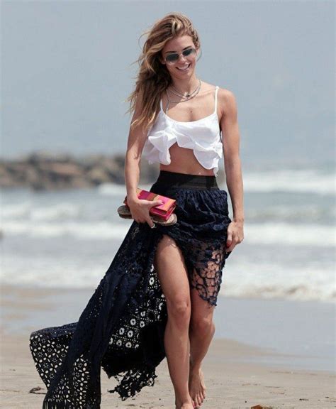 La Belle AnnaLynne McCord Avec Une Tenue Cool Pour La Plage Annalynne