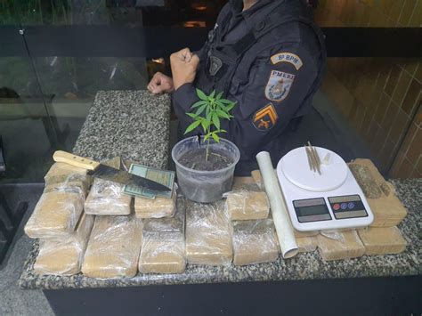 Três homens são presos e 10 kg de maconha apreendidos em Campos no RJ