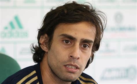 Força Mago Valdívia é internado no Chile e situação do ex jogador