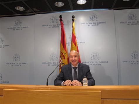 El delegado del Gobierno en Aragón apuesta por agilizar la contratación