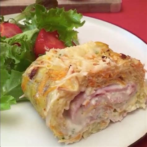Le roulé à la pomme de terre au jambon et au fromage aux herbes La