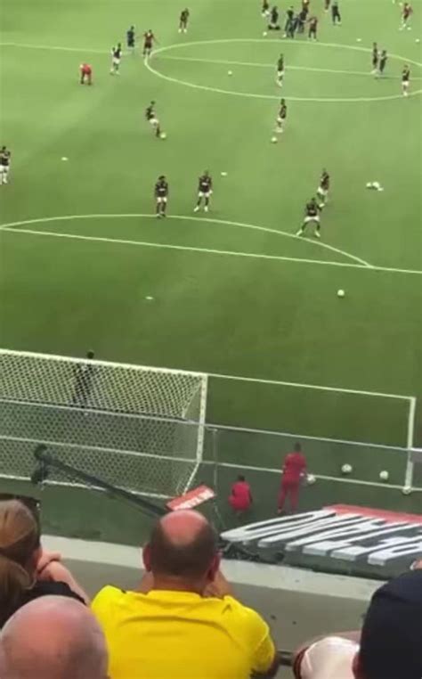 Planeta do Futebol on Twitter Chute de Gabigol em direção à torcida