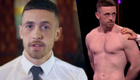 Concorrente Di Naked Attraction Guarda La Tv E Tira Fuori Il Pisello