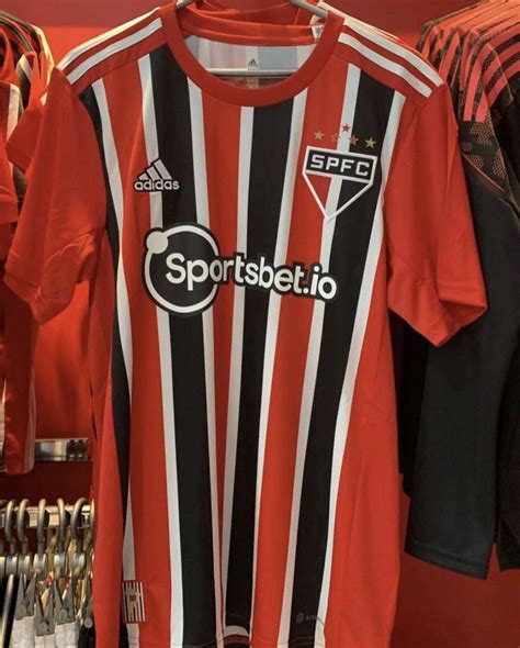 Camisa listrada do São Paulo 2022 2023 tem imagem vazada MDF