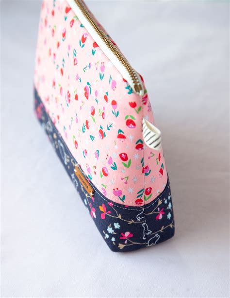 How To Sew A Zipper Pouch For Beginners At Charleshbello Blog