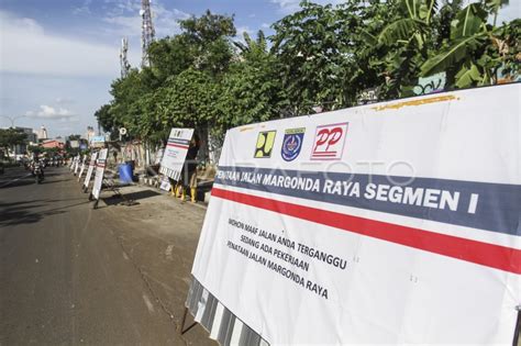 REVITALISASI TROTOAR MARGONDA DEPOK ANTARA Foto
