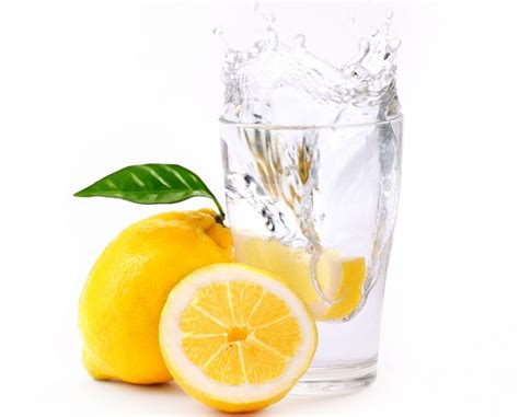 Propiedades y Beneficios del Agua con Limón en Ayunas