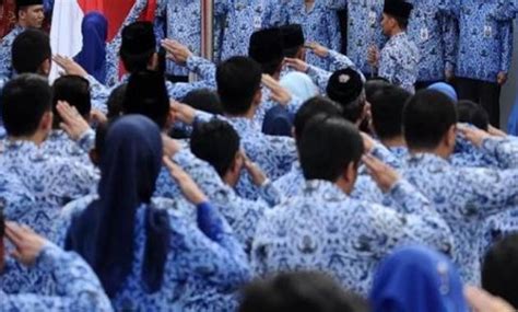 Tradisi Tunjangan Hari Raya Di Indonesia Upah Minimum