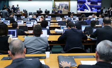 Relator apresenta parecer favorável à tramitação da PEC que regulamenta